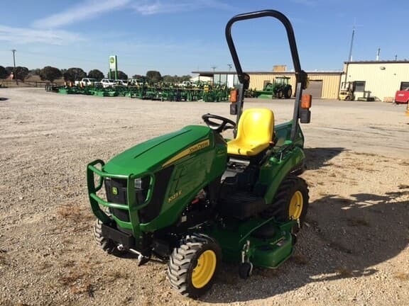 Tractor Zoom - 2018 John Deere 1023E