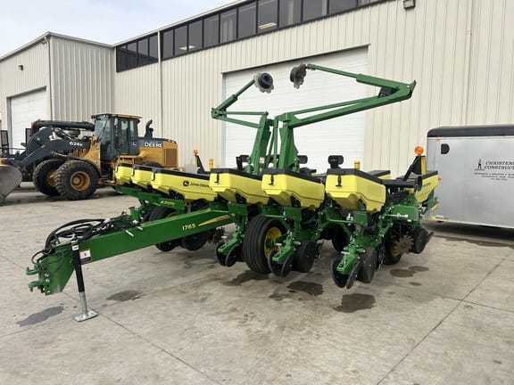 SOLD - 2019 John Deere 1765 Planting Planters | Tractor Zoom