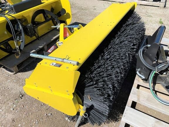 Tractor Zoom - 2018 John Deere 60 Heavy Duty Broom