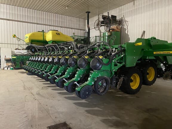 SOLD - 2018 John Deere DB66 Planting Planters | Tractor Zoom