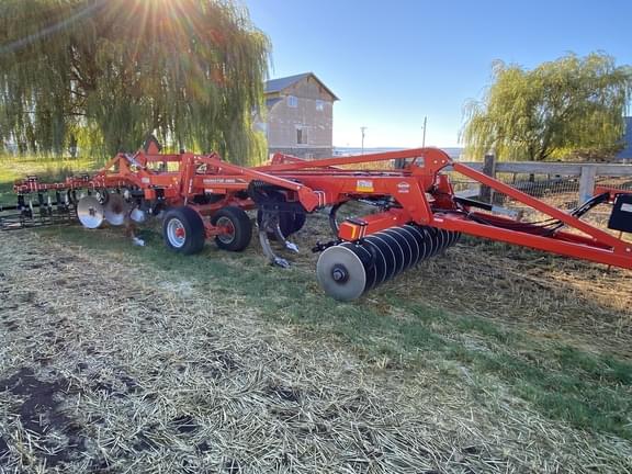 Tractor Zoom - 2018 Kuhn Krause Dominator 4855