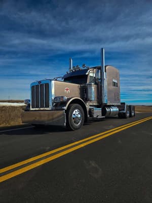 SOLD - 2018 Peterbilt 389 Lot No. 1133 Other Equipment with 584,472 mi ...