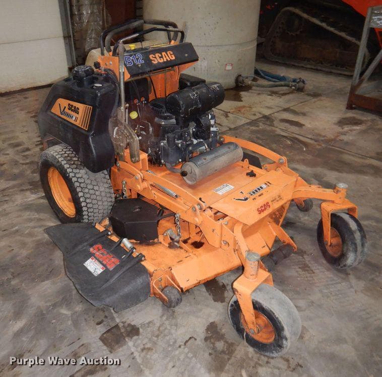 Tractor Zoom - 2018 Scag V-Ride II