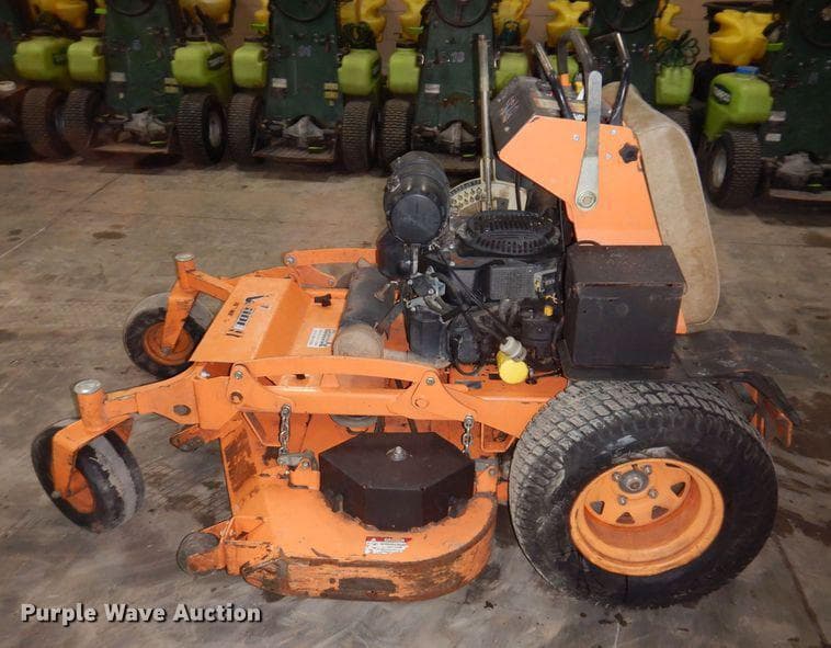 Tractor Zoom - 2018 Scag V-Ride II