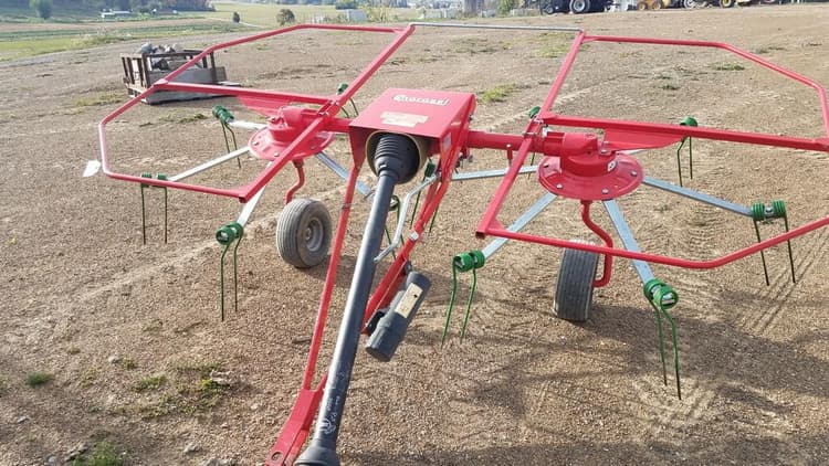 SOLD - 2019 Enorossi G2LP Hay and Forage Hay - Rakes/Tedders | Tractor Zoom