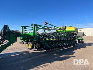 SOLD - 2019 John Deere DB60 Lot No. 4 Planting with 36 Rows | Tractor Zoom