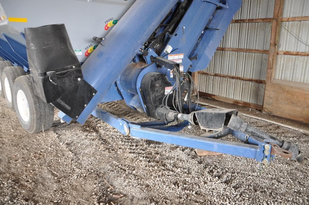 2019 Walkabout Mother Bins WMB4000+ Harvesting Grain Carts for Sale ...