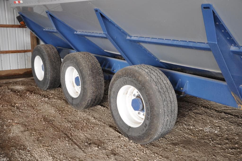 2019 Walkabout Mother Bins WMB4000+ Harvesting Grain Carts for Sale ...