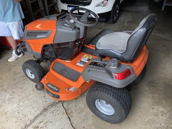 Tractor Zoom - 2020 Husqvarna TS242XD