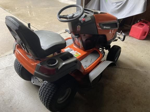 Tractor Zoom - 2020 Husqvarna TS242XD