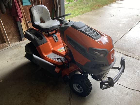 Tractor Zoom - 2020 Husqvarna TS242XD