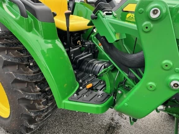 Tractor Zoom - 2020 John Deere 3043D