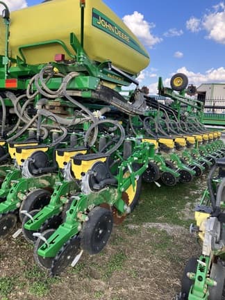 2020 John Deere DB60 Planting Planters for Sale | Tractor Zoom