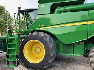 SOLD - 2020 John Deere S780 Combines with 969 Hrs | Tractor Zoom