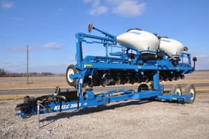 SOLD - 2020 Kinze 3660 12 row 30" planter Planting with 12 Rows ...