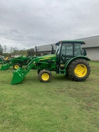 Tractor Zoom - 2021 John Deere 5055E