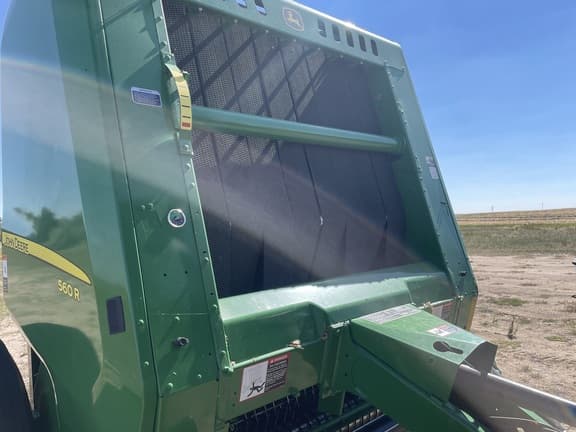 Tractor Zoom - 2021 John Deere 560R