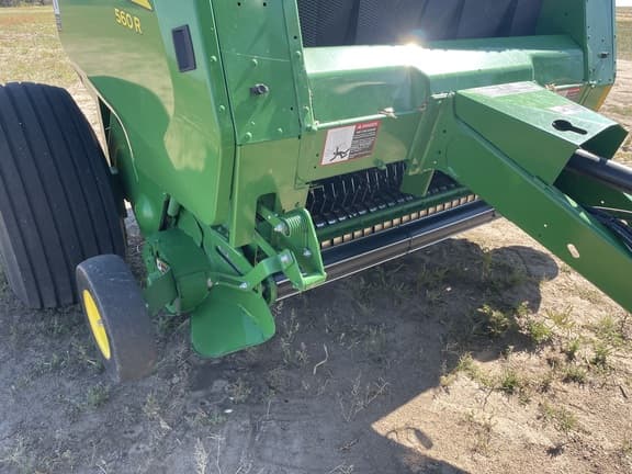 Tractor Zoom - 2021 John Deere 560R