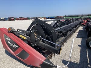 SOLD - 2021 MacDon FD140 Stock No. 10222A Harvesting with 40 ft ...