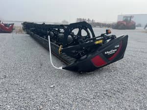 SOLD - 2021 MacDon FD140 Stock No. 01011914202A Harvesting with 40 ft ...