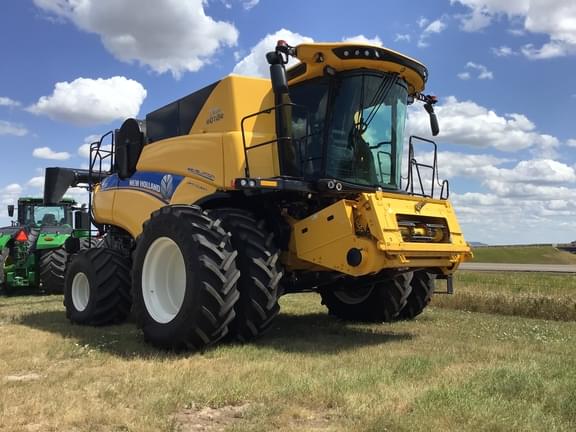 SOLD - 2021 New Holland CR8.90 Combines Class 8 | Tractor Zoom