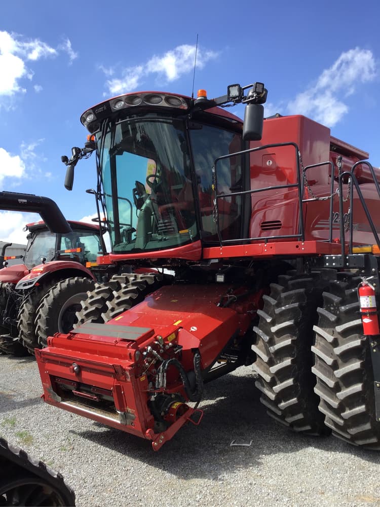SOLD - 2022 Case IH 8250 Combines Class 8 | Tractor Zoom