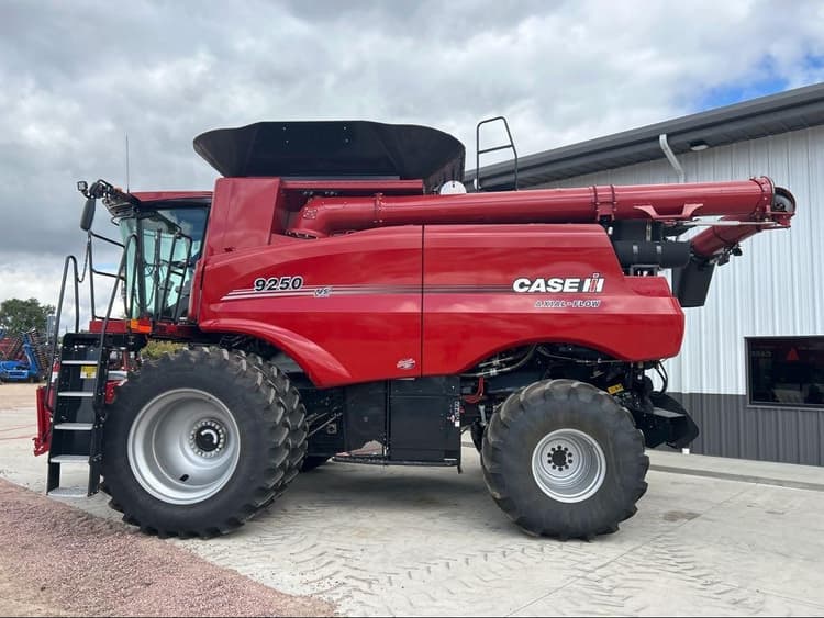 2022 Case IH 9250 Combines Class 9/10 for Sale | Tractor Zoom