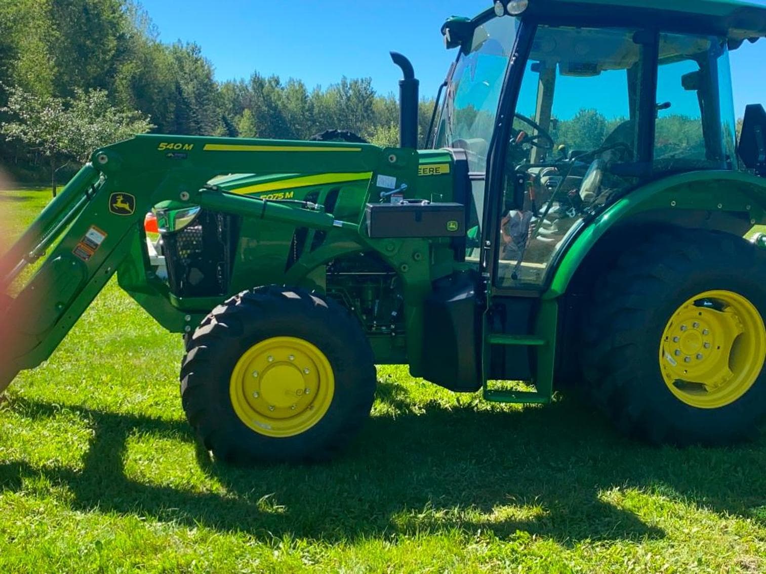 Tractor Zoom - 2022 John Deere 5075M