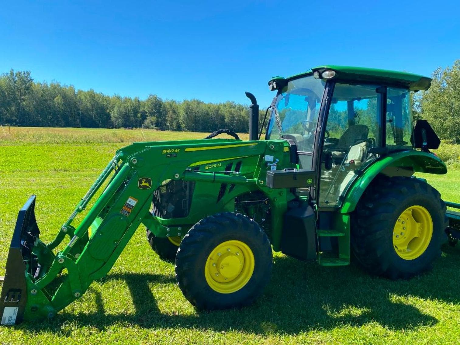 Tractor Zoom - 2022 John Deere 5075M