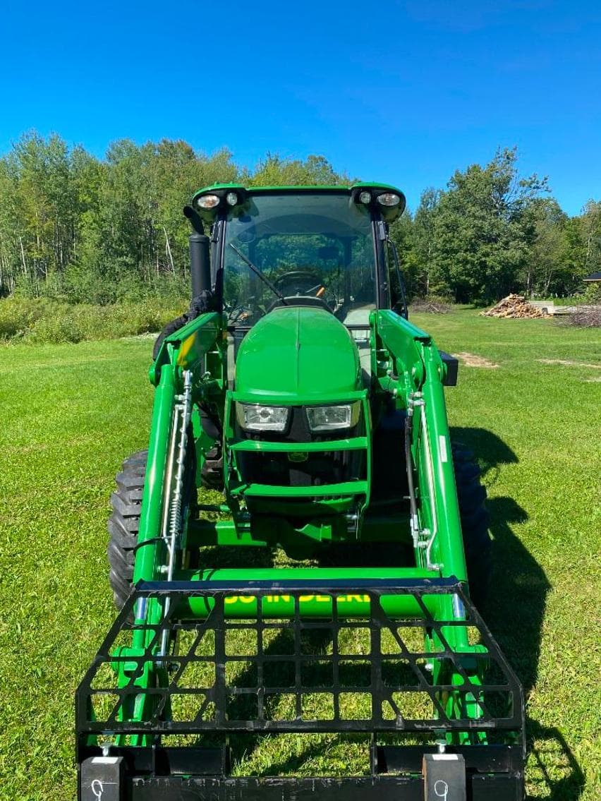 Tractor Zoom - 2022 John Deere 5075M