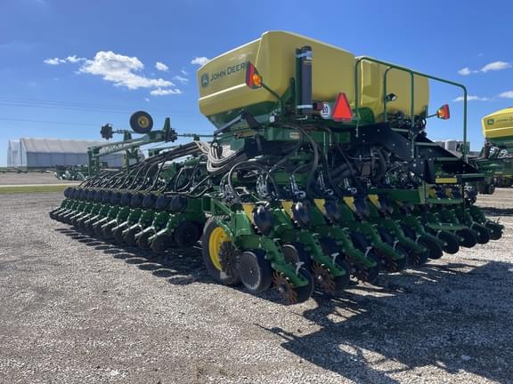 2022 John Deere DB60 Planting Planters for Sale | Tractor Zoom