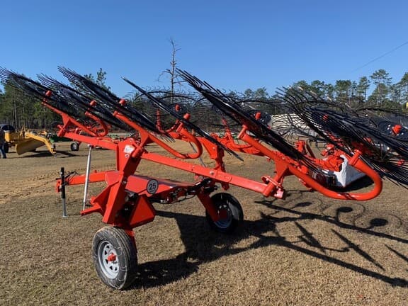 Tractor Zoom - 2022 Kuhn SR112GII