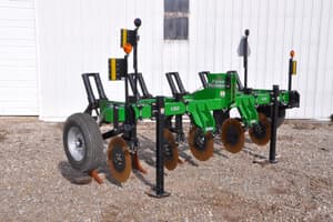 SOLD - 2022 Unverferth 132 5-shank 3-pt. inline ripper Tillage with 5 ...