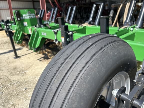 SOLD - 2022 Unverferth Ripper-Stripper 332 Tillage Rippers | Tractor Zoom