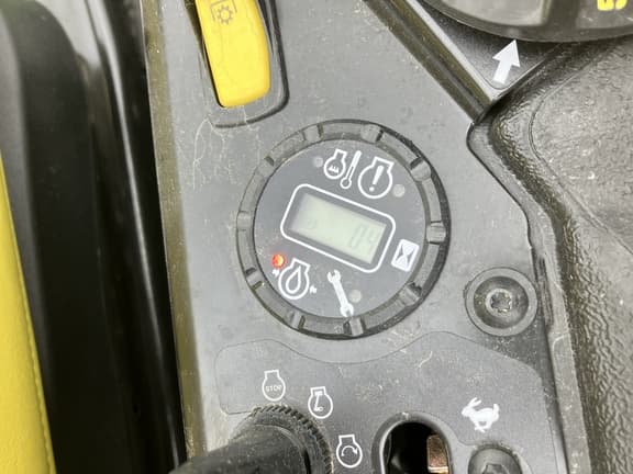 Tractor Zoom - 2023 John Deere Z930M