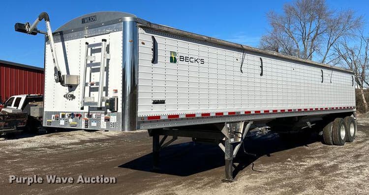 SOLD - 2023 Wilson Pacesetter Ag Trailers Material Handling | Tractor Zoom