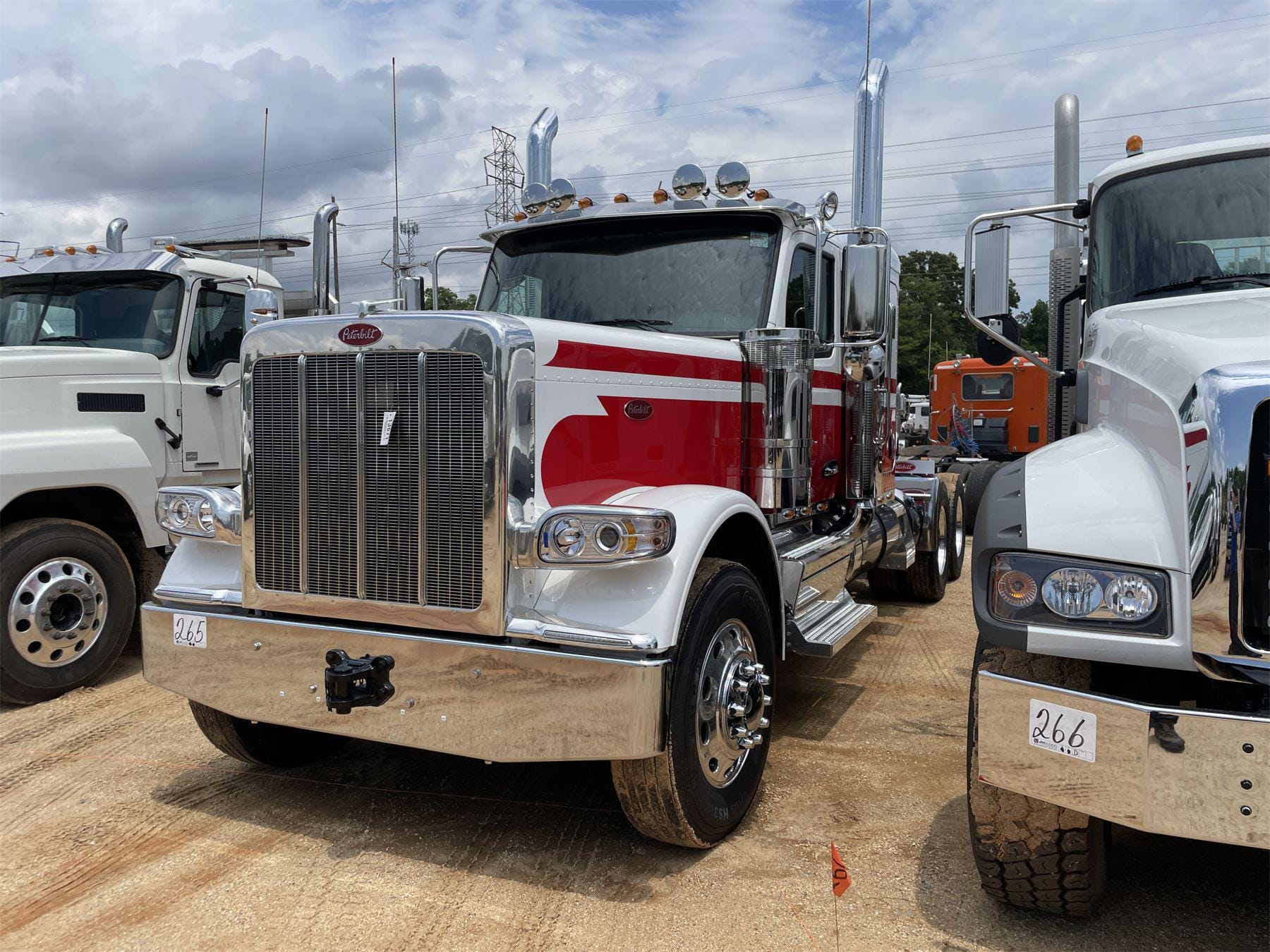 SOLD - 2025 Peterbilt 589 Lot No. 52880835 Other Equipment with 914 mi ...