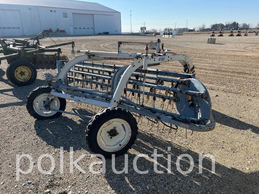 SOLD - New Idea 4150 Hay and Forage Hay - Rakes/Tedders | Tractor Zoom
