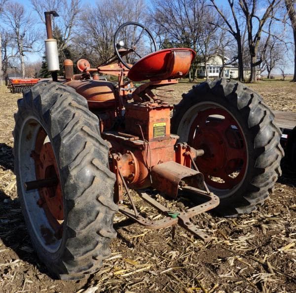 SOLD - 1953 Farmall Super H Tractors Less than 40 HP | Tractor Zoom