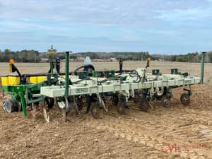 SOLD - John Deere 1705 Lot No. 25085 Planting with 6 Rows | Tractor Zoom
