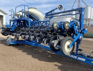 SOLD - 2020 Kinze 3600 Lot No. 1637600 Planting with 30 Rows | Tractor Zoom