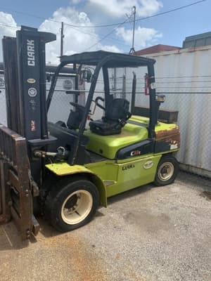 SOLD - Clark C55S Lot No. 40 Construction with --- Hrs | Tractor Zoom