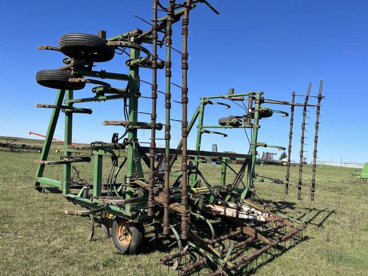 John Deere 1610 Tillage Chisel Plows for Sale | Tractor Zoom