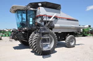 SOLD - Gleaner R62 Lot No. 88-197 Combines with 5,560 Hrs | Tractor Zoom