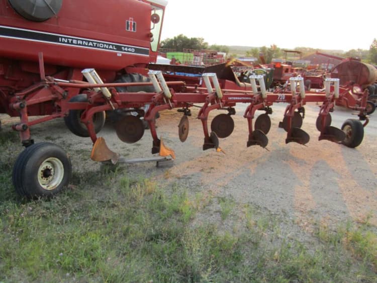 International Harvester 720 Tillage Plows for Sale | Tractor Zoom