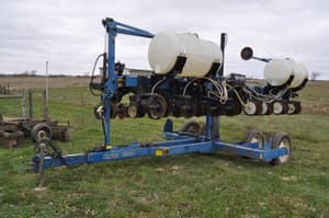 SOLD - Kinze 2500 Lot No. 17 Planting with 8 Rows | Tractor Zoom