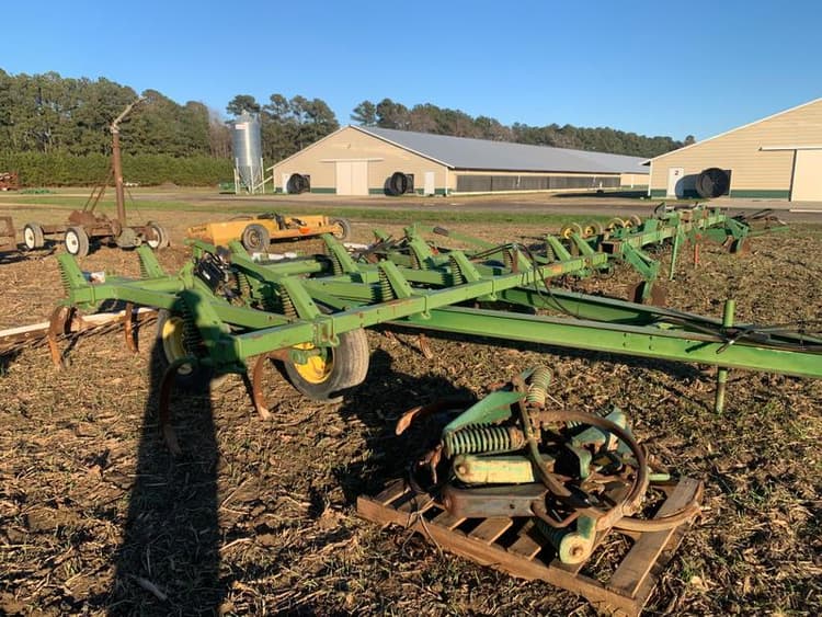 John Deere 610 Tillage Chisel Plows for Sale | Tractor Zoom