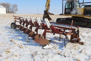 SOLD - IH #700 6 Bottom Auto Reset Plow Tillage with 6 Bottoms ...