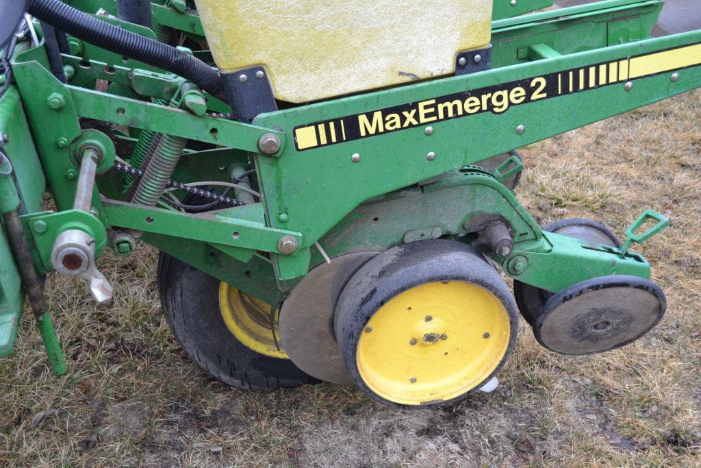 Tractor Zoom - John Deere 7000