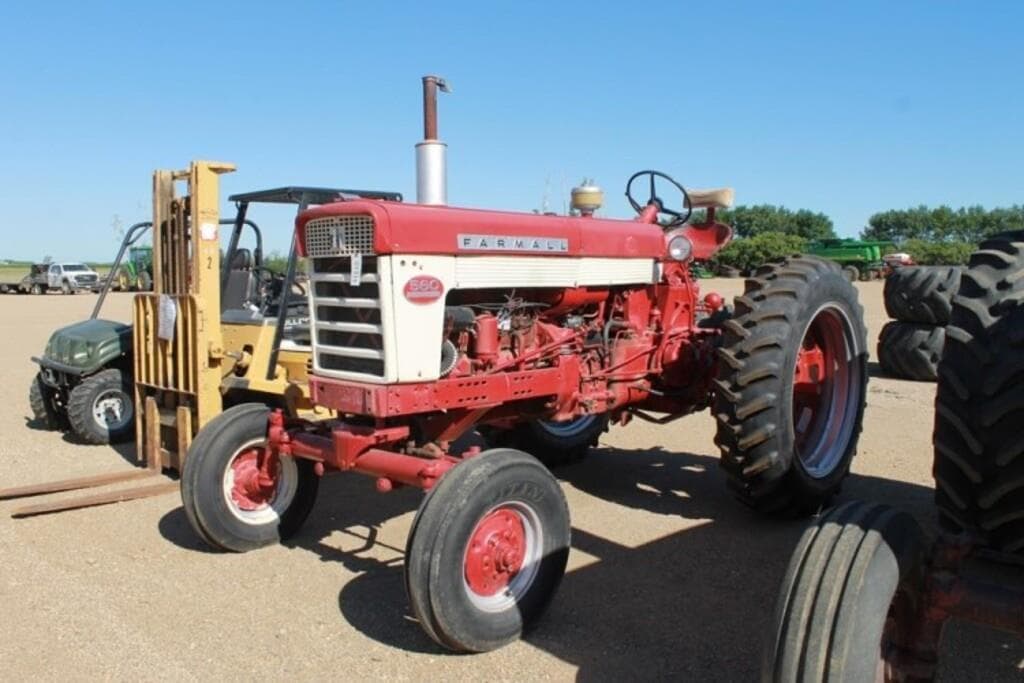 Tractor Zoom - 1963 International Harvester 560
